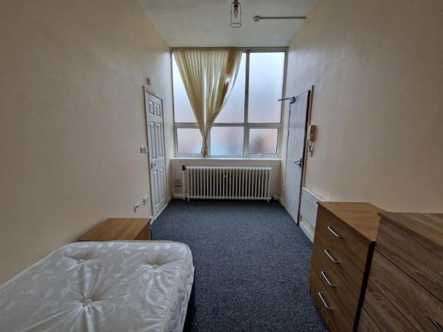 1 bedroom Flat To Let