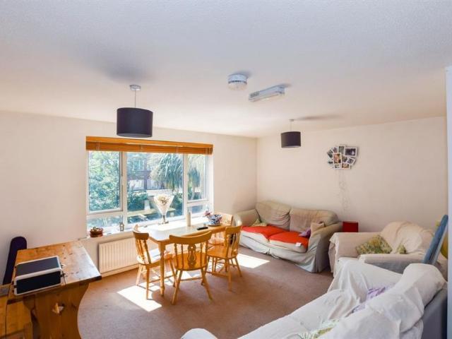 1 bedroom Flat To Let