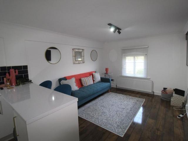 1 bedroom Flat To Let