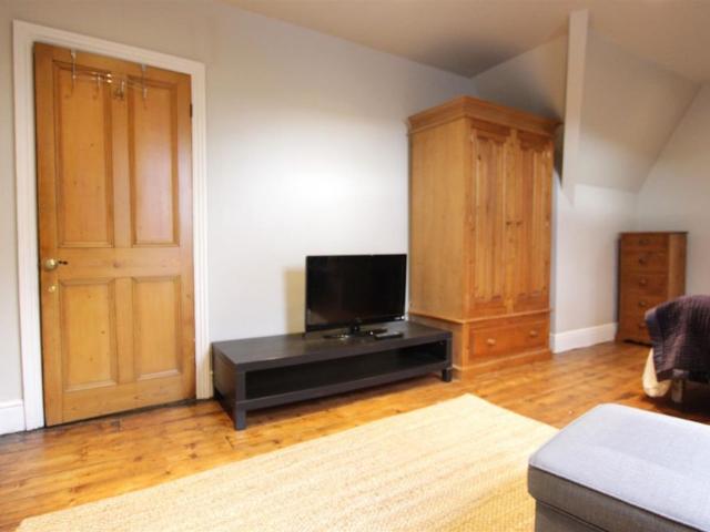 1 bedroom Flat To Let