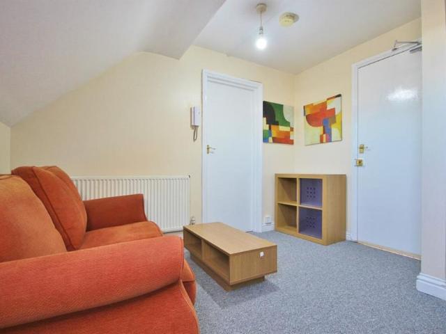 1 bedroom Flat To Let