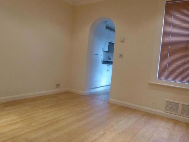 1 bedroom Flat To Let