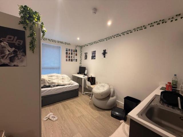 1 bedroom Flat To Let