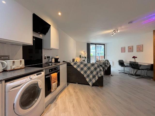 1 bedroom Flat To Let