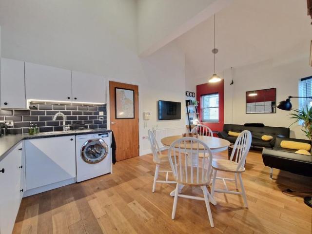 1 bedroom Flat To Let