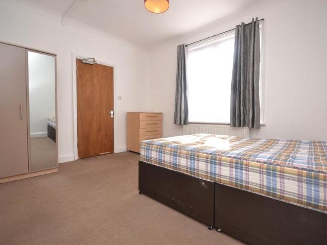 1 bedroom Flat To Let