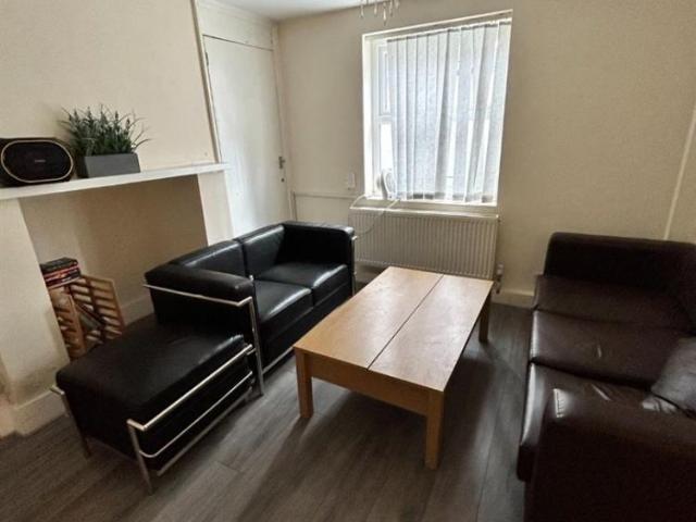 1 bedroom Flat To Let