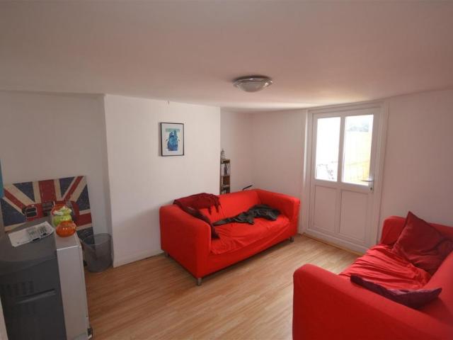 1 bedroom Flat To Let