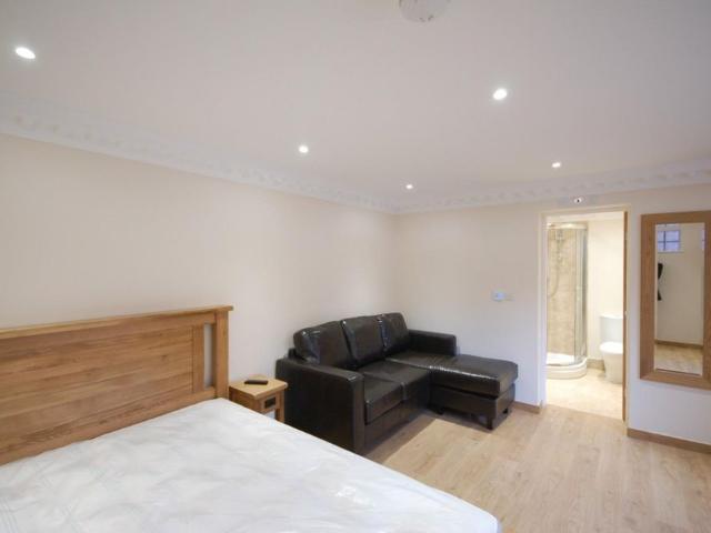 1 bedroom Flat To Let
