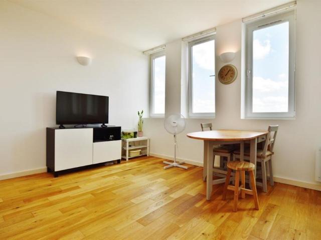 1 bedroom Flat To Let