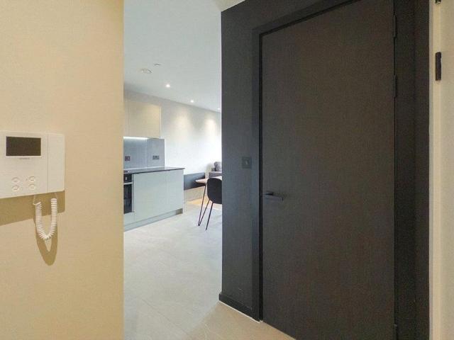 1 bedroom Flat To Let