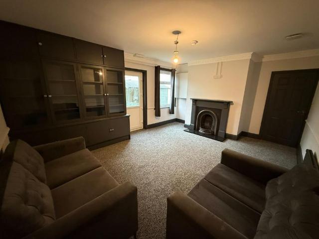 1 bedroom Flat To Let
