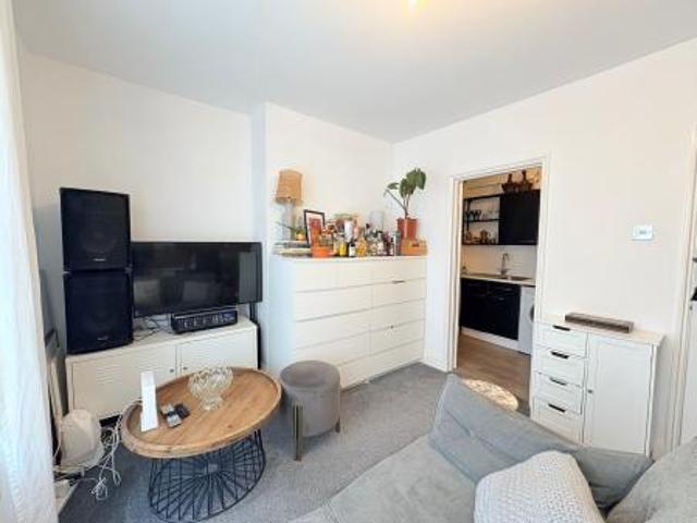 1 bedroom Flat To Let