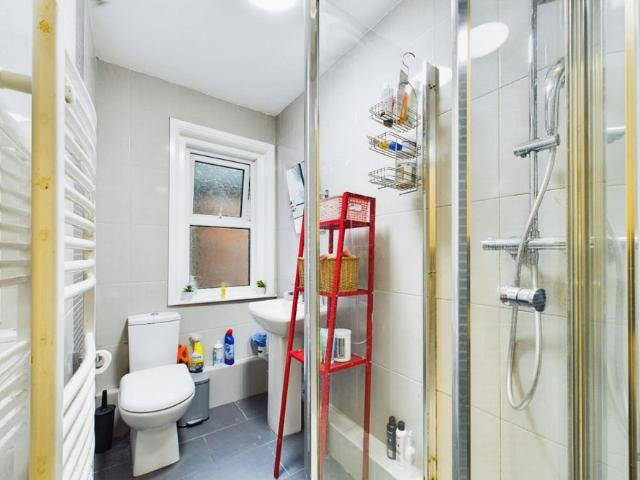 1 bedroom Flat To Let