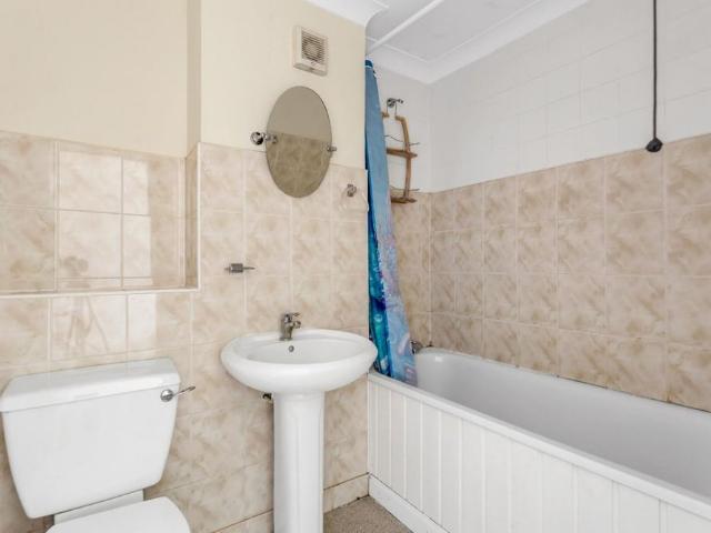 1 bedroom Flat To Let