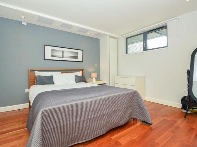 1 bedroom Flat To Let