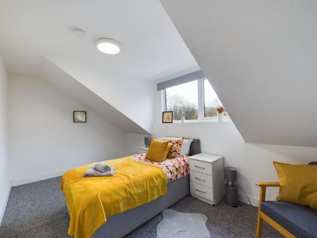 1 bedroom Flat To Let
