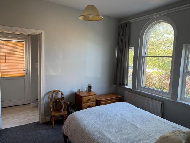 1 bedroom Flat To Let