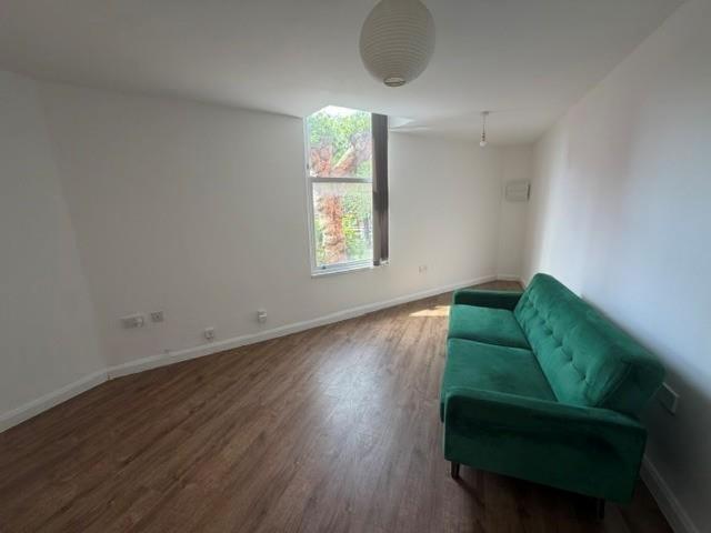 1 bedroom Flat To Let