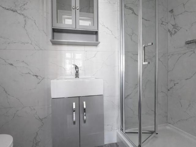 1 bedroom Flat To Let