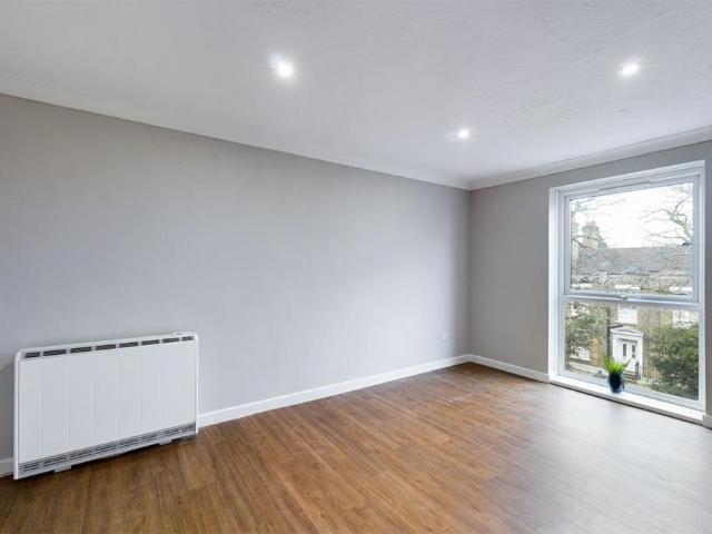 1 bedroom Flat To Let