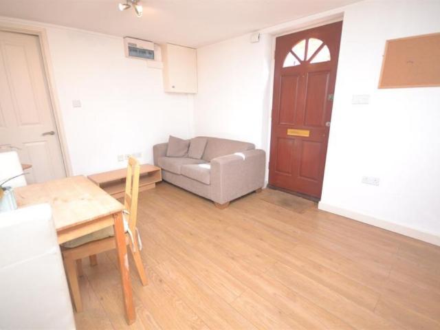 1 bedroom Flat To Let