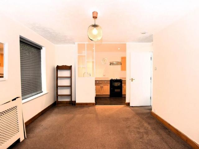 1 bedroom Flat To Let
