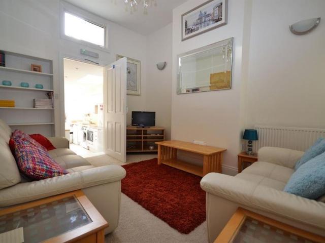 1 bedroom Flat To Let