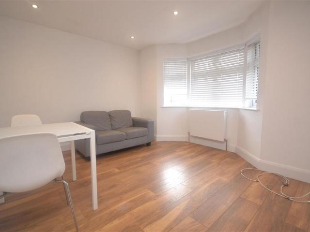 1 bedroom Flat To Let