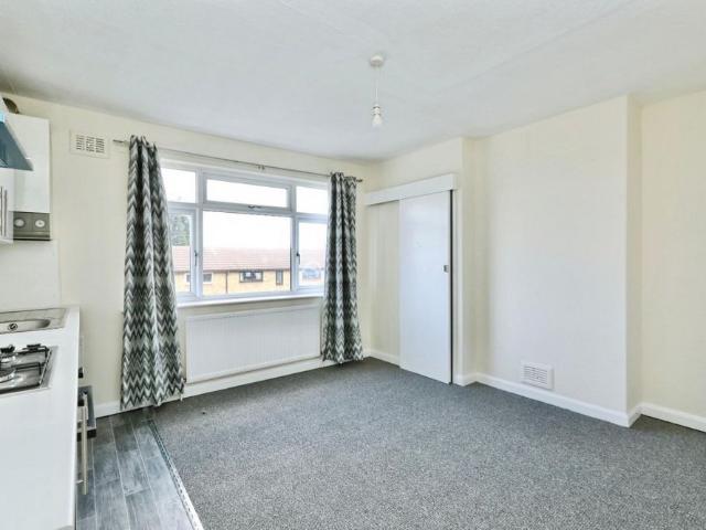 1 bedroom Flat To Let