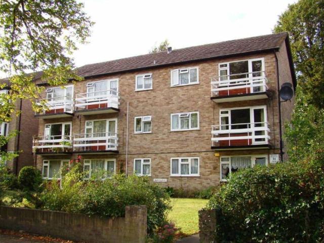 1 Bedroom Flat To Let in Worcester Park, KT4