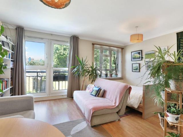 1 bedroom Flat To Let Total Size: 417 SQ FT