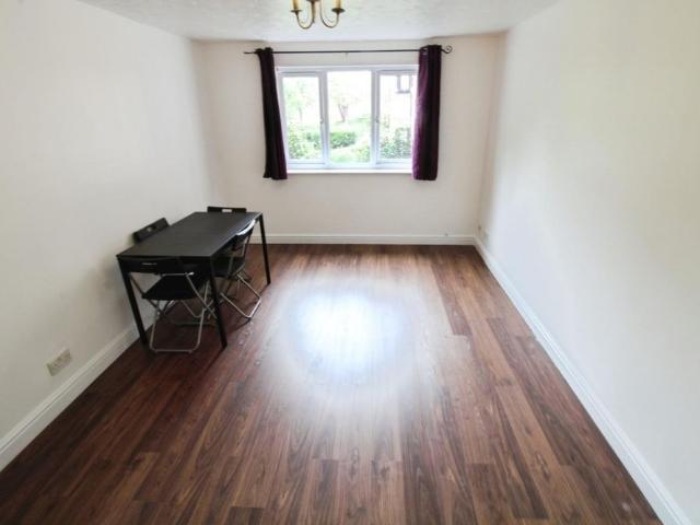 1 bedroom Flat To Let Total Size: 421 SQ FT