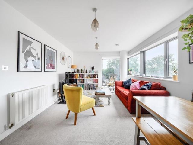 1 bedroom Flat To Let Total Size: 442 SQ FT