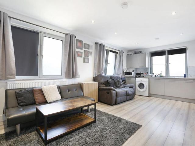 1 bedroom Flat To Let Total Size: 468 SQ FT