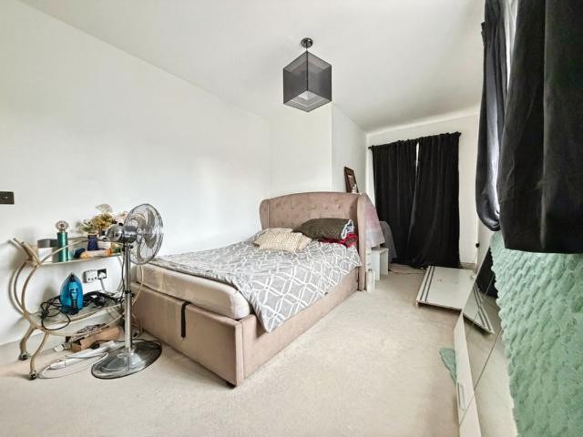 1 bedroom Flat To Let Total Size: 549 SQ FT