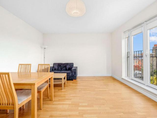 1 bedroom Flat To Let Total Size: 580 SQ FT