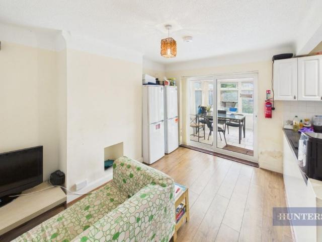 1 bedroom Flat To Let Total Size: 1077 SQ FT