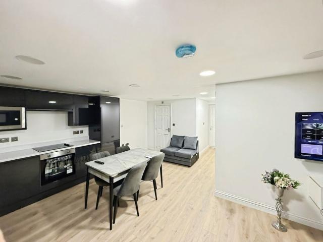 1 bedroom Flat To Let Total Size: 1637 SQ FT
