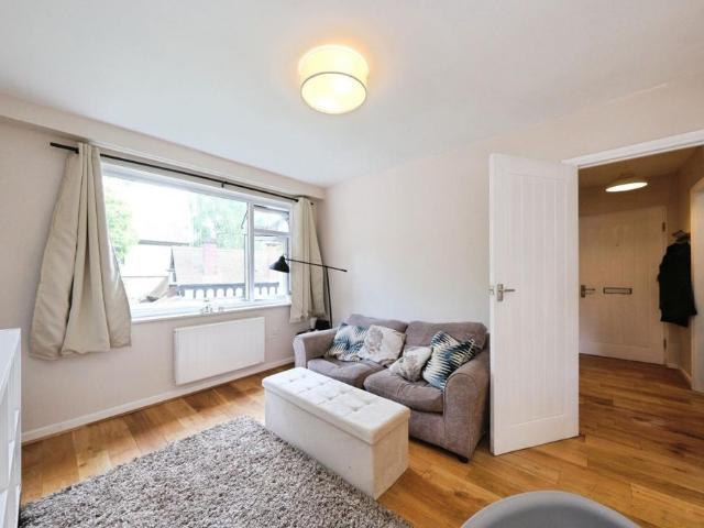 1 bedroom Flat To Let Total Size: 342 SQ FT
