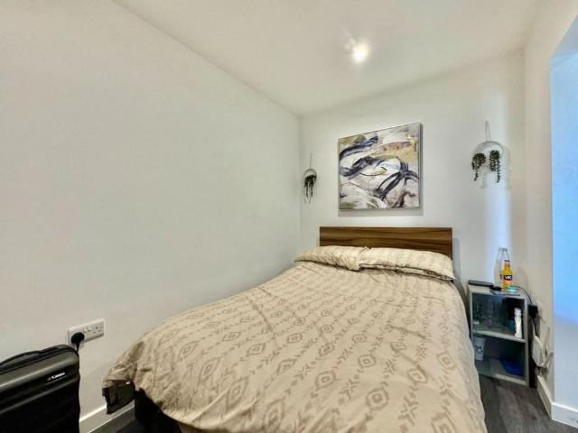 1 bedroom Flat To Let Total Size: 377 SQ FT