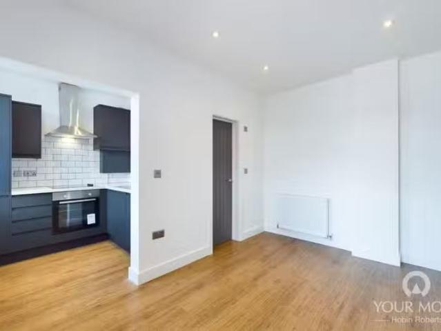 1 bedroom Flat to rent, Market Square, Northampton, NN1 £825.