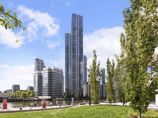 1 bedroom flat to rent on Marsh Wall, London
