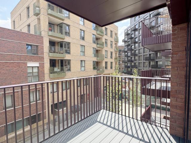 1 bedroom flat to rent on Monarch Square, London
