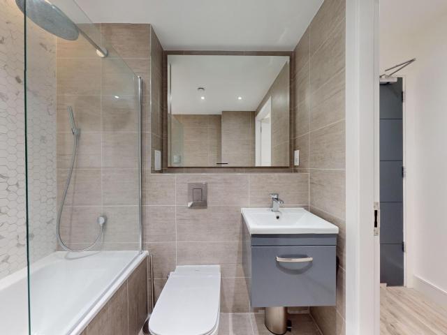 1 bedroom flat to rent on New Horizons Court, London