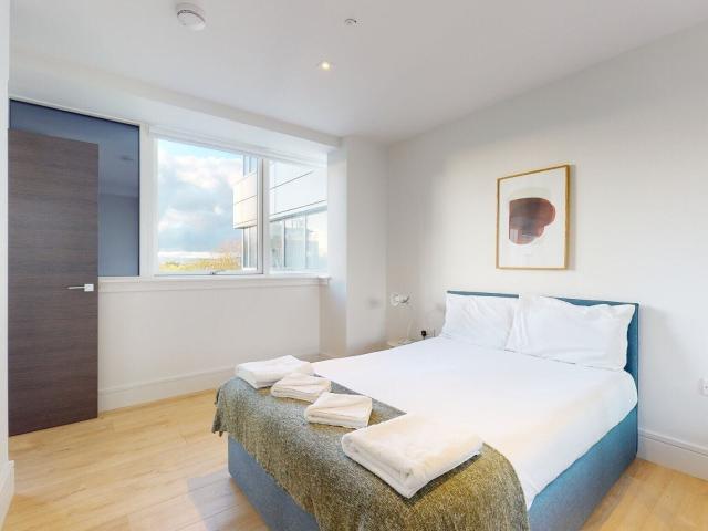 1 bedroom flat to rent on Olympic Way, London