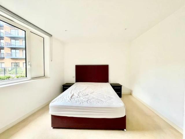 1 bedroom flat to rent on Ashton Reach, London