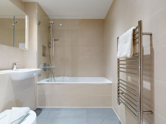 1 bedroom flat to rent on Back Church Lane, London