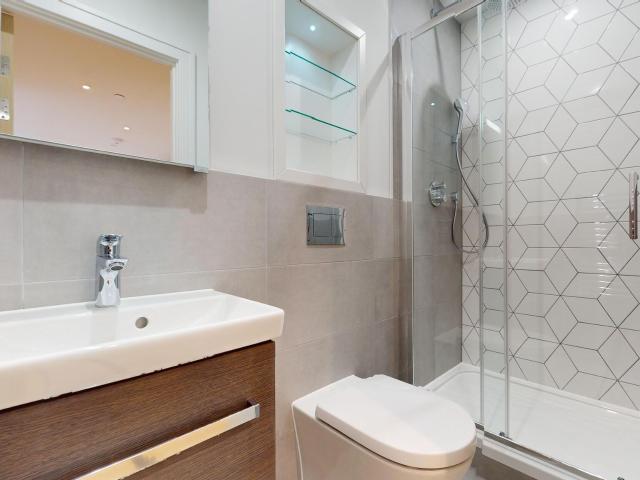 1 bedroom flat to rent on Beverley Way, London