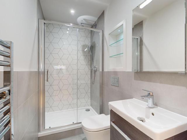 1 bedroom flat to rent on Beverley Way, London